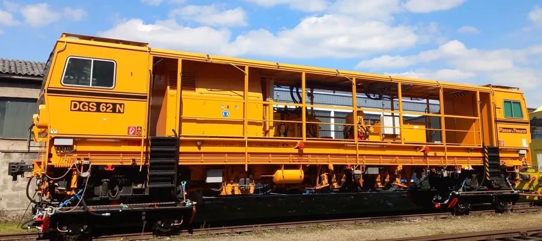 2010 PLASSER DGS 62 RAILROAD TRACK STABILIZER REBUILT ONLY WITH 12 HOURS